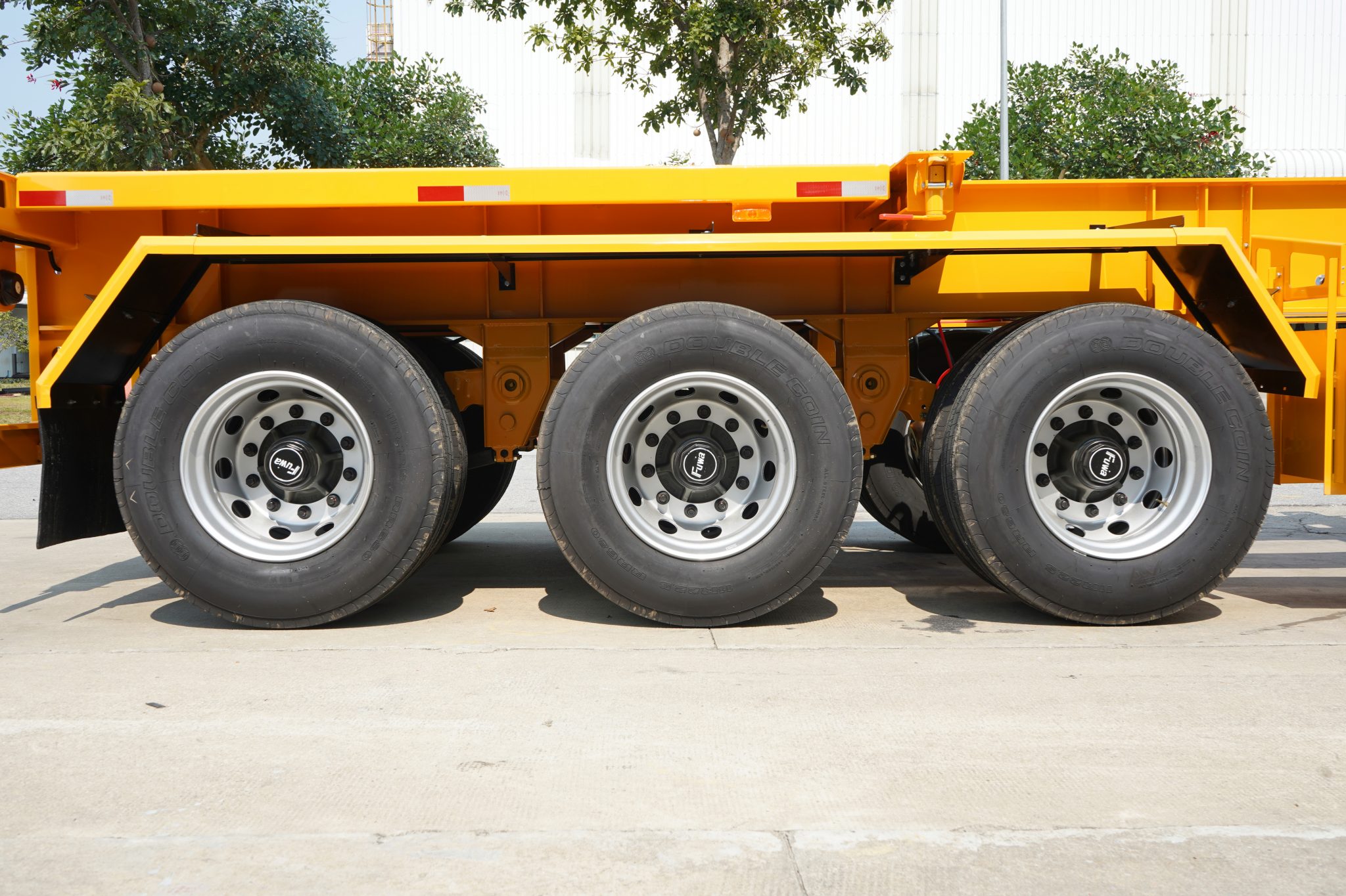 40’ Skeleton, 3 axles, 12 twist locks Semi-trailer