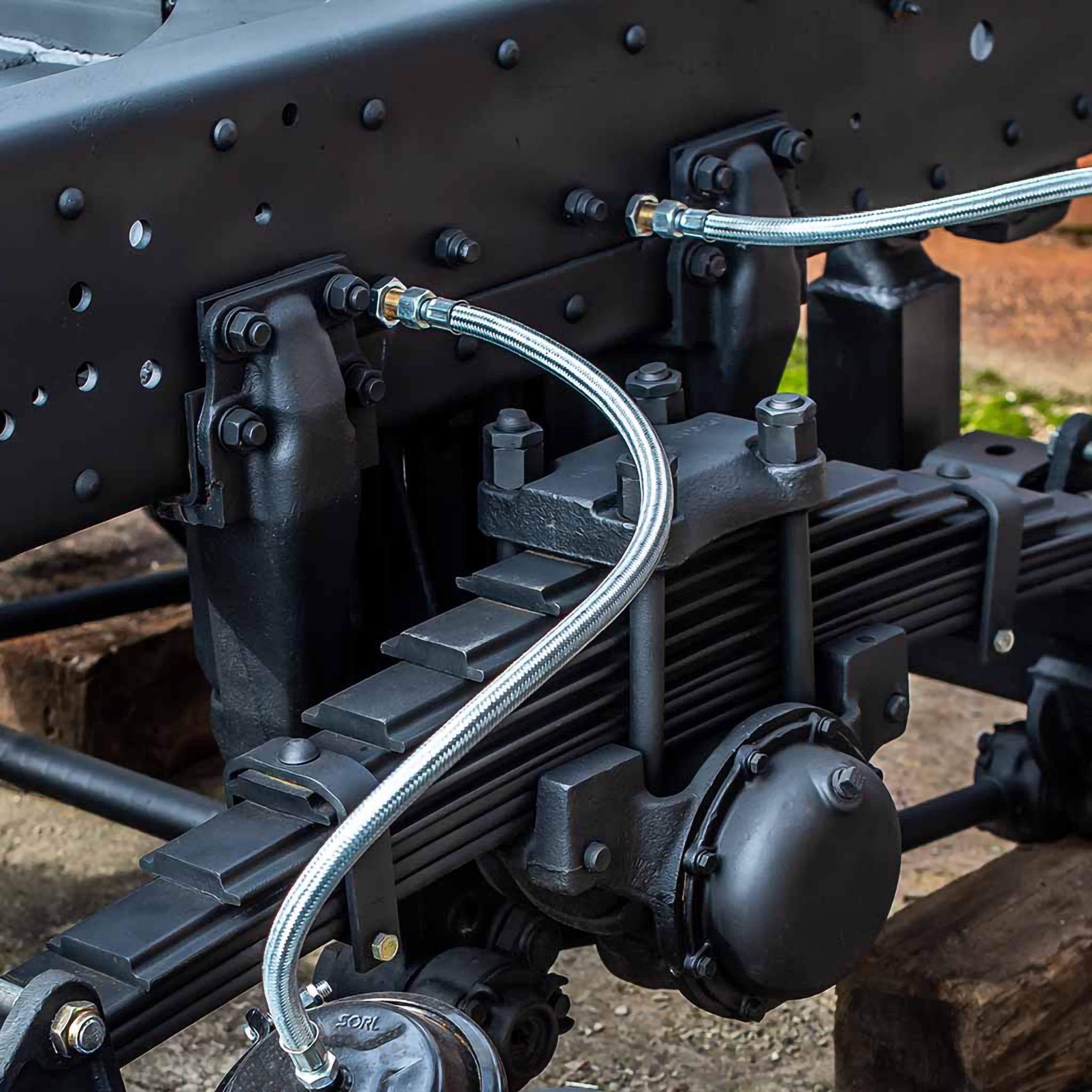 What Are Truck Leaf Springs? Structure & Maintenance